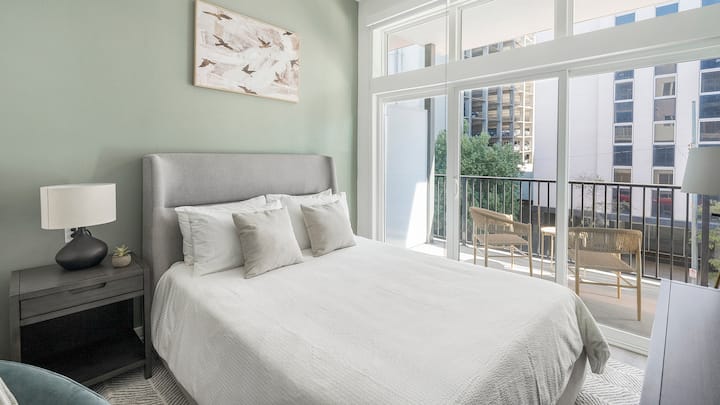 Landing | Modern Studio, Rooftop Lounge - Birmingham, AL