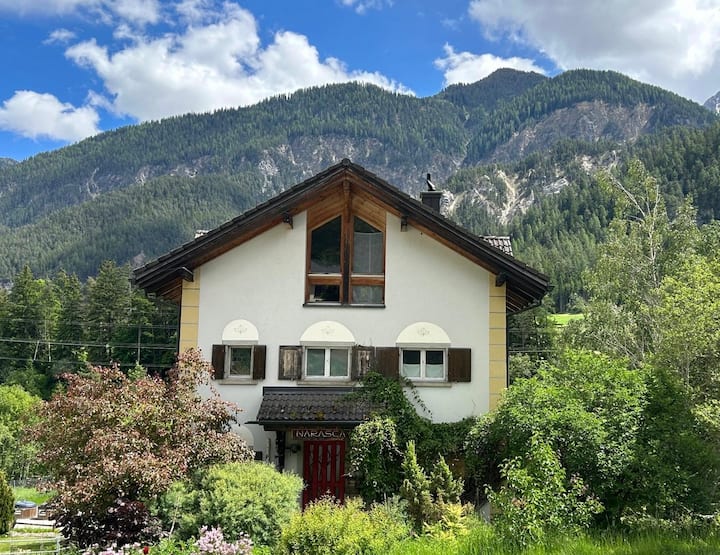 Art House Retreat: Double Bed Room - Lenzerheide