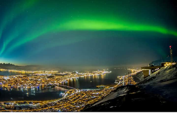 I Hjerte Av Tromsdalen Og Tett På Fjellheisen - Tromsø
