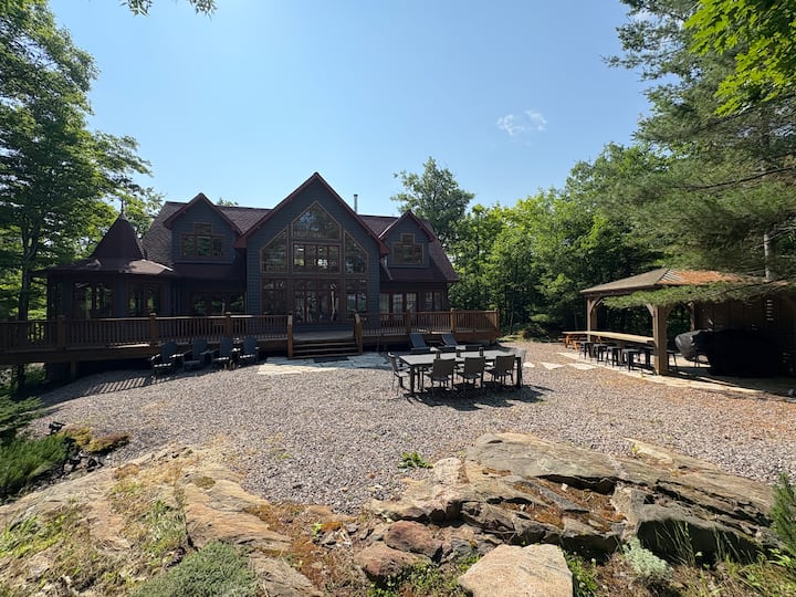 Muskoka Luxury Retreat - Ontario