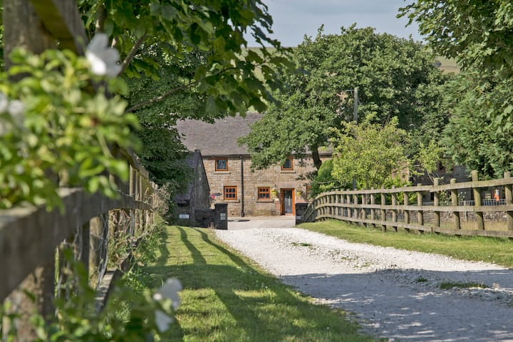 Luxury Peak District Barn For 10 - Leek