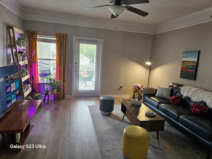 Pool Views + Planty Vibes - Willowbrook - Houston