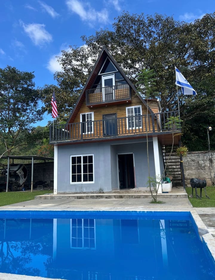 Cabaña En El Lago Con Piscina - Honduras