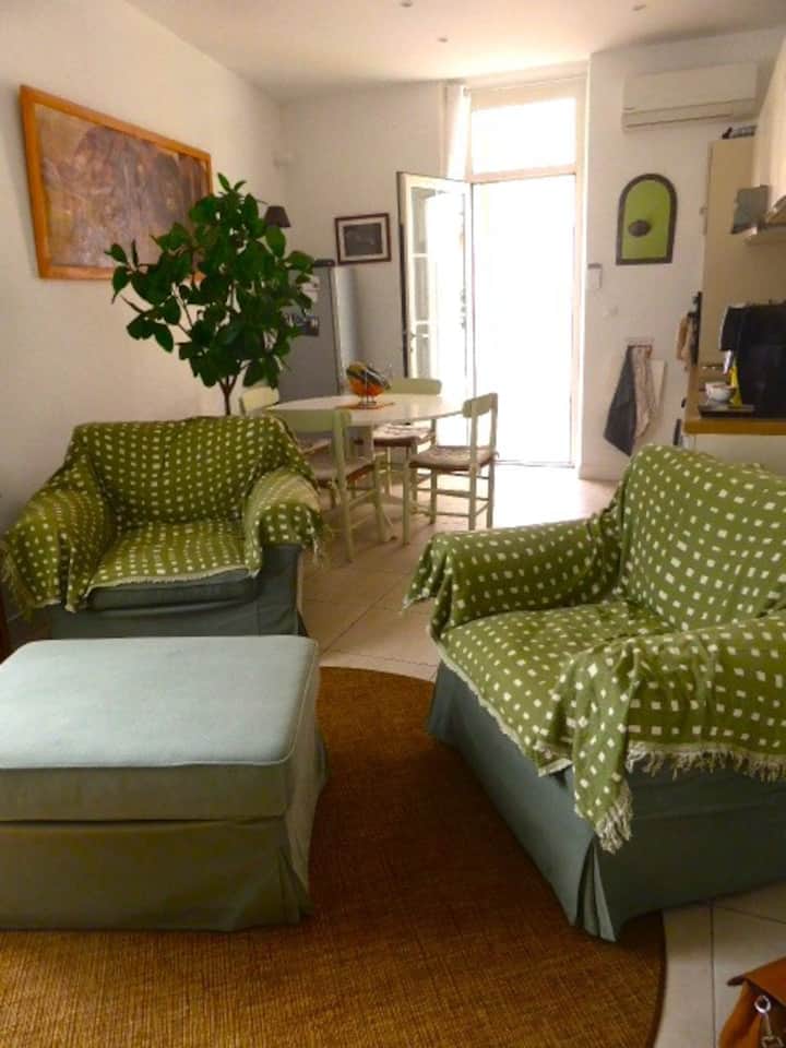 Maison Typique De Pêcheur. - Marseille