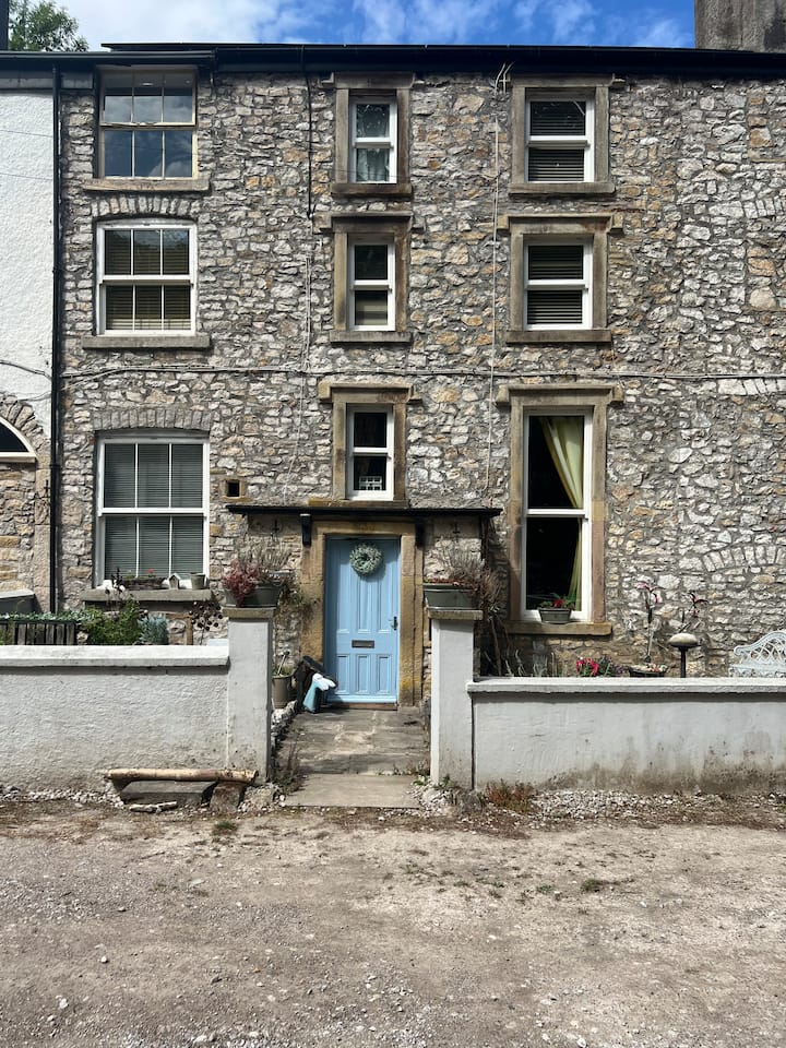 Characterful Old Stone House - Hathersage