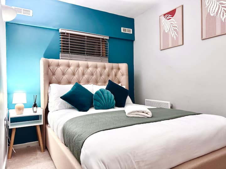 Modern 2br | City Views | Steps From Downtown - 里茲