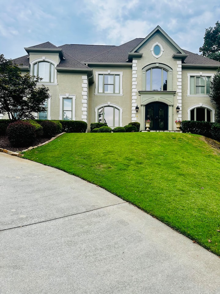 Entire Home W/pool - Snellville, GA
