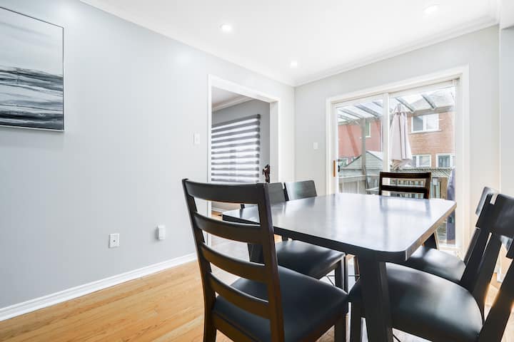 Large And Modern Home! Location! - Yorkville University