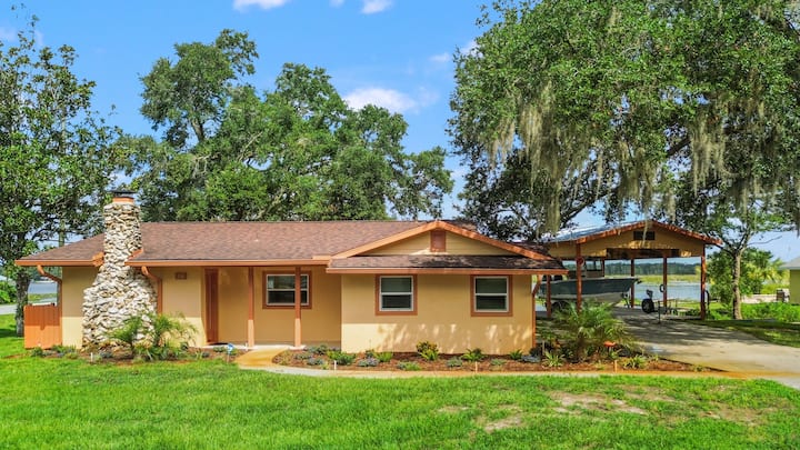 The Island House On Lake Weir - Lake Weir, FL