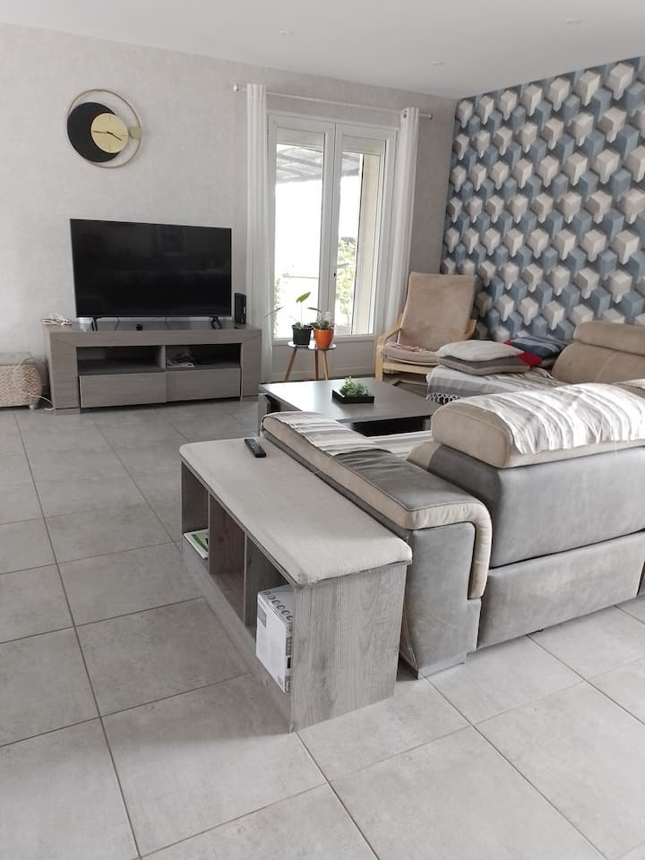 Villa De Plain-pied. - Crest
