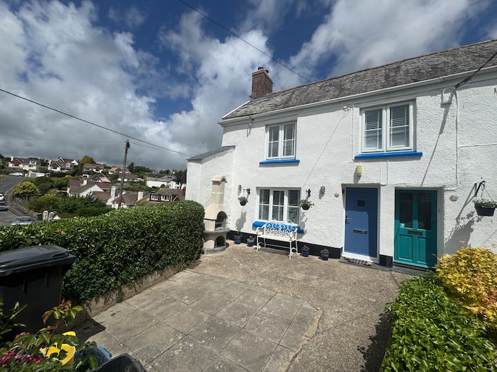 (1740s) The Wonky Cottage - Barnstaple