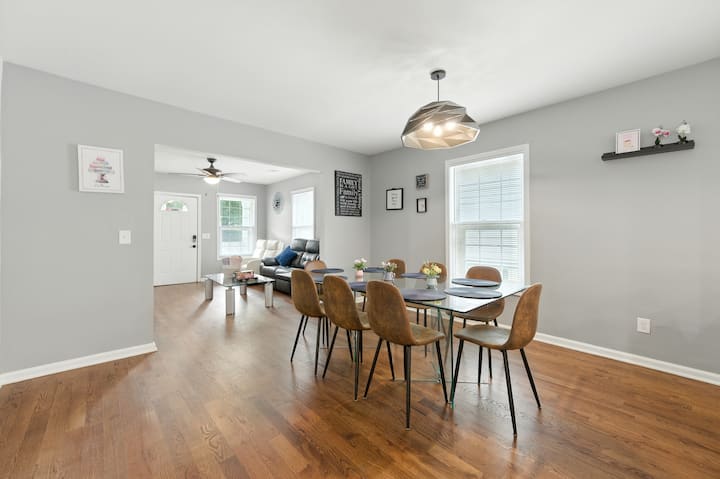 Stylish 4br Home In Atl Hotspot With Garage - Atlanta, GA