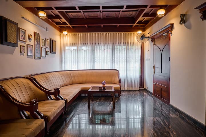 Anjaneyam Heritage 4bhk Villa I Near Marine Drive - Kochi