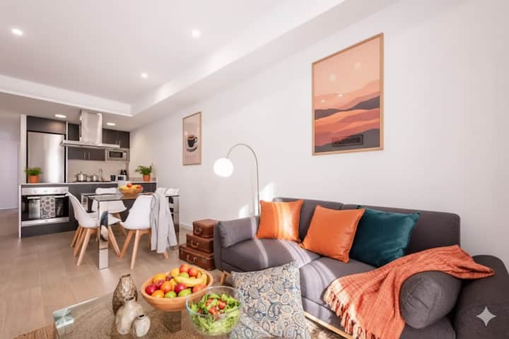 Nice 6-bedroom Groupflat In El Born - 12 People! - La Barceloneta