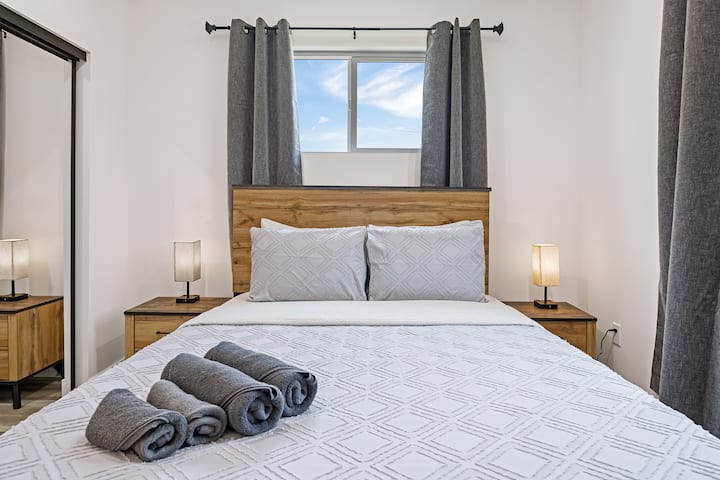 Hollywood Contemporary Retreat - University of Southern California, Los Angeles