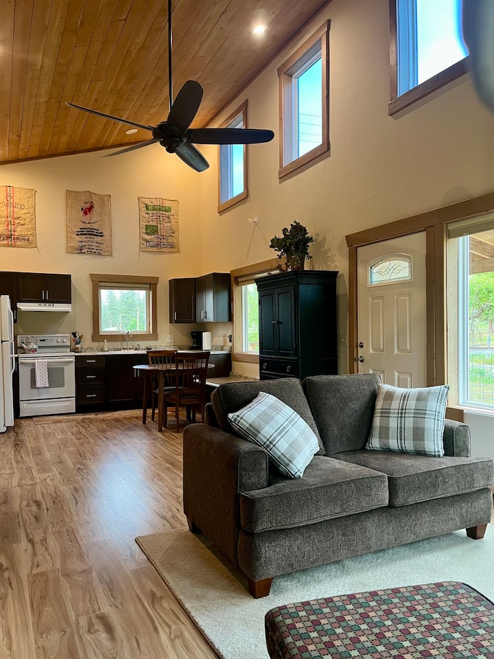 Peaceful Edge Of Town Nature Views+open Floor Plan - 溫泉