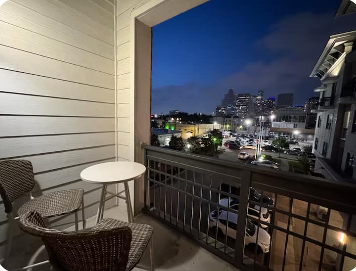 Luxury Houston Apartment - Houston, TX