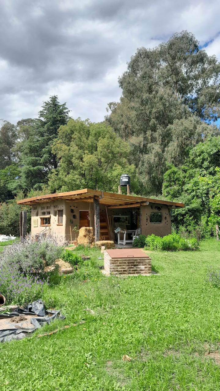 Casita De Barro En La Naturaleza - Bragado