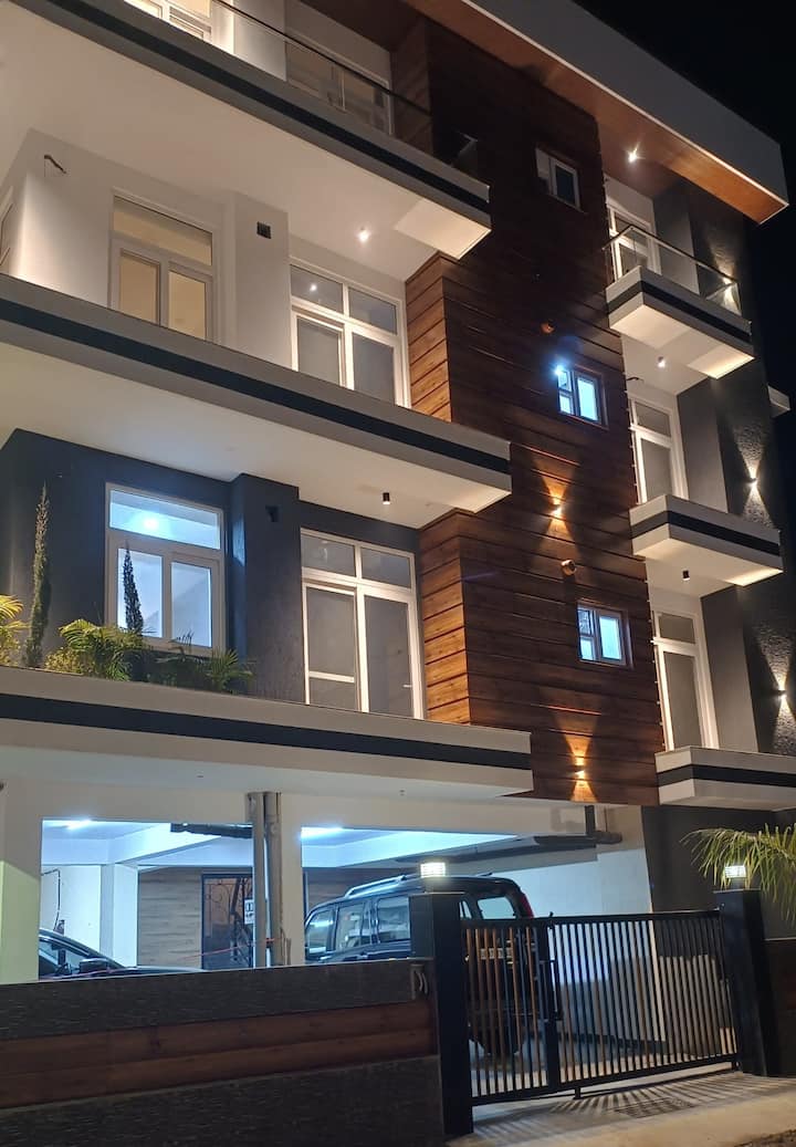 Stylish 2bhk Near Isbt & Rajpur Road - 德拉敦