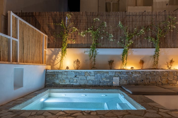 Nephilion | Thalassa Jacuzzi Suite - Paros
