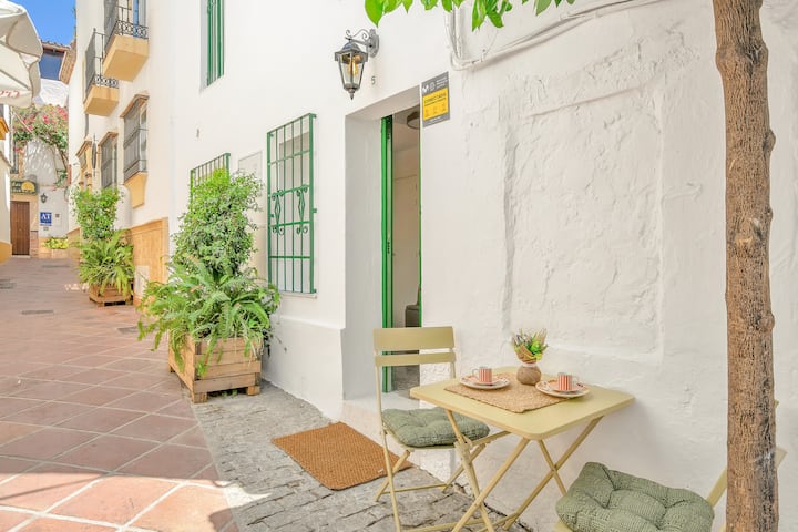 Charming Townhouse ~ Old Town, 5 Min. To The Beach - Marbella