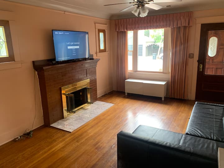Pet Friendly Home In Heart Of Hillcrest Parking - San Diego, CA