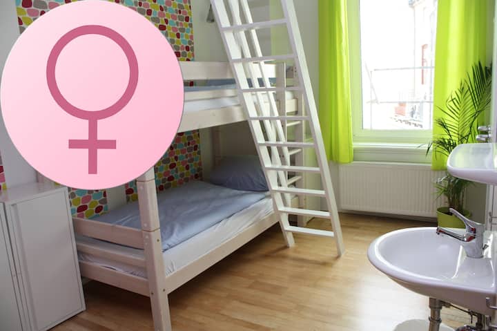 1 Bett Im 5er-frauendorm Mit Bad - Brême