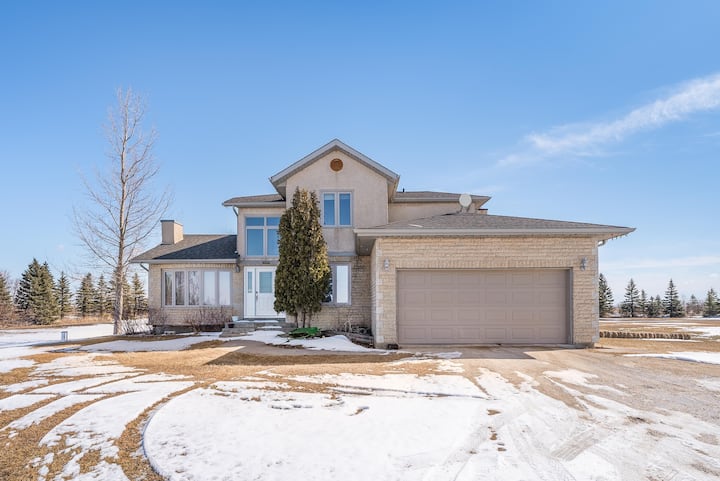 Cozy Farm House - Manitoba