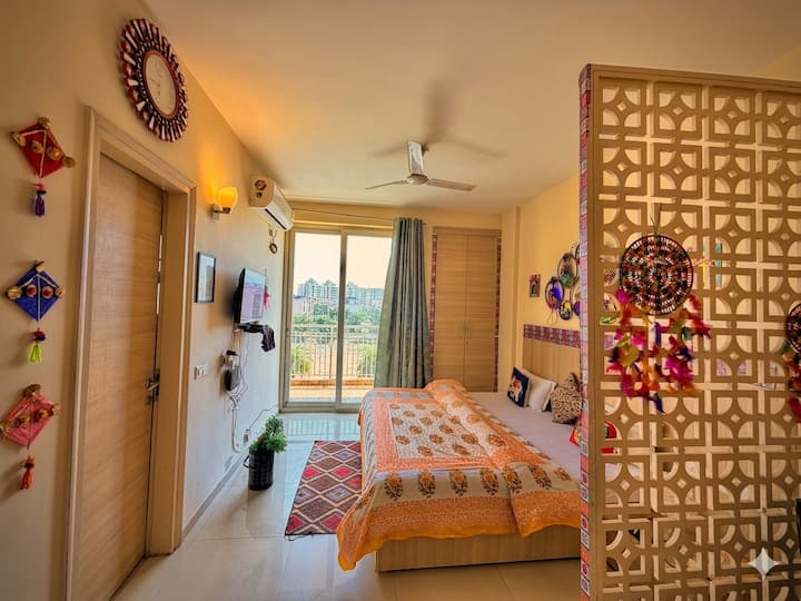 Padharo Sa: Near Banke Bihari - Vrindavan