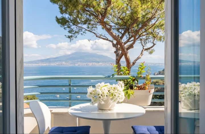 Vue Sur La Mer Depuis La Côte Amalfitaine ! - Vico Equense