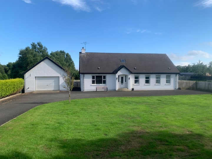 Charming 5 Bedroom House 7 Miles To Royal Portrush - Ballymoney