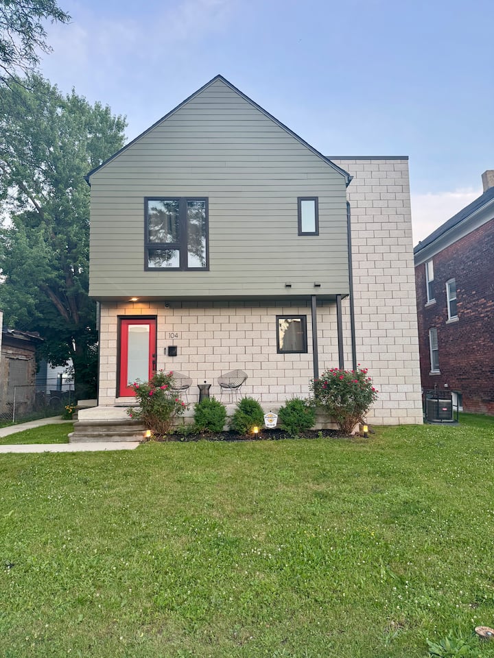 Modern Minimalist 313 Dwelling - Detroit, MI