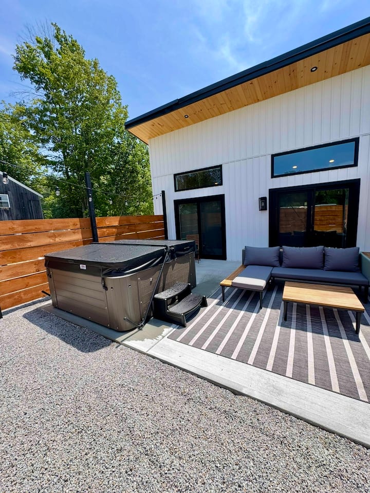 Hot Tub Retreat W/ River Access | 2 King Suites - White Lake State Park, Tamworth