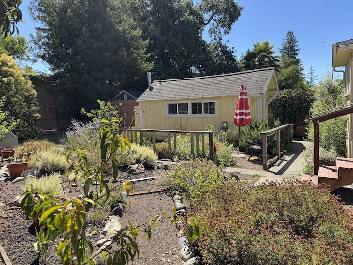 Tiny House / Downtown Santa Rosa - Santa Rosa, CA