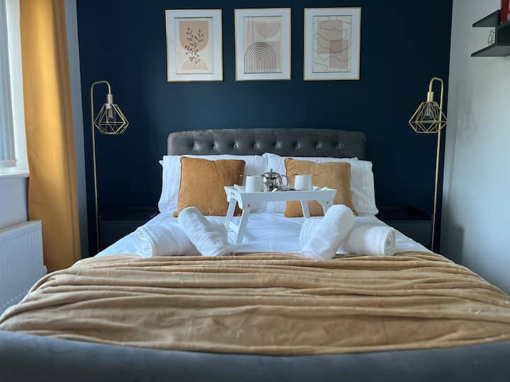 Modern Haven + Hot Tub & Parking - Banbury