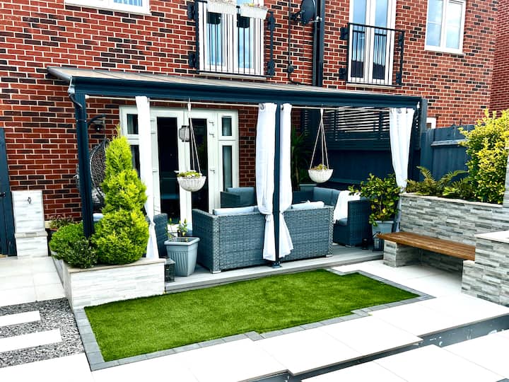Fabulous 2-room Stay | Hot Tub + Parking - Banbury
