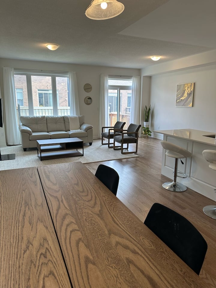 Whitby Home- Near Thermea Spa Village/uoit/412 - Ajax, Ontario