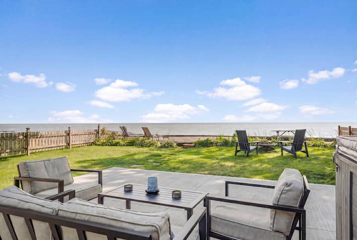 Bird’s Eye View | Lakefront Retreat W/ Hot Tub - Leamington