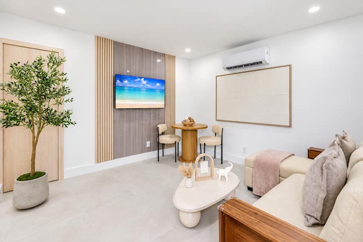 Casa Lux Apartment (Breakfast Included) - Kendall, FL
