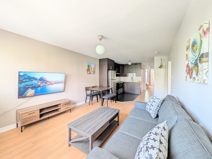 Attractive 2br Unit On Saint-denis & Metro Access - Laval