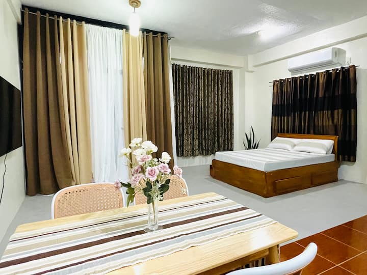Deluxe Cozy & Accessible Studio - Candon