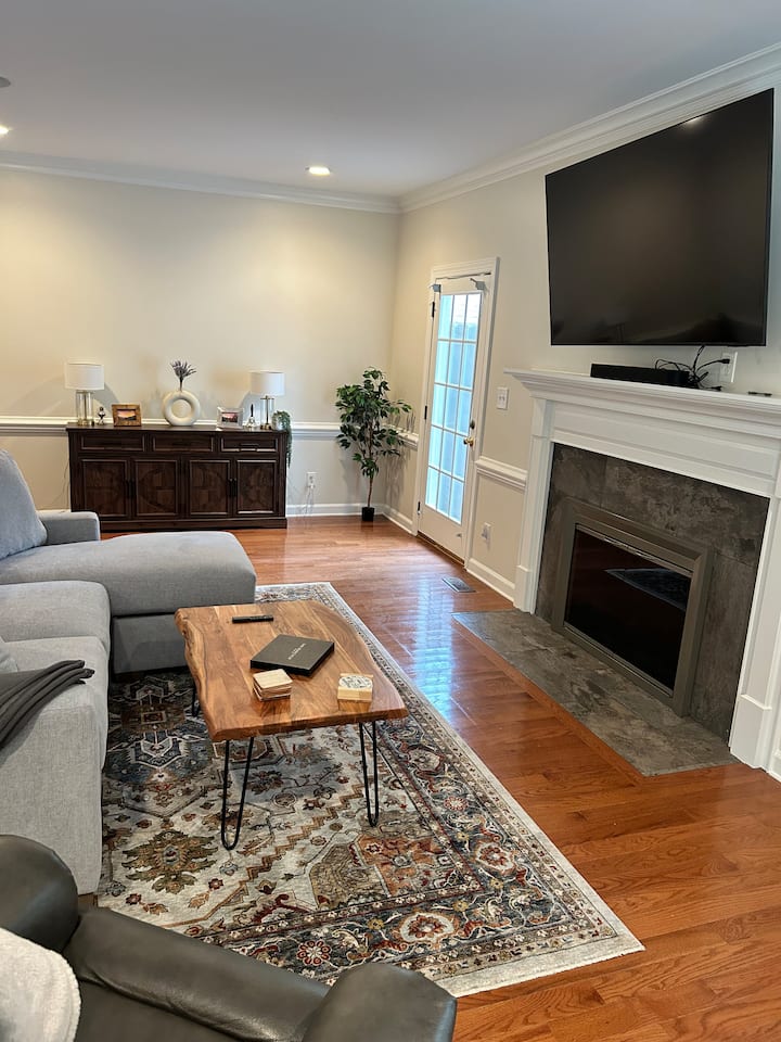 Spacious Townhouse N. Raleigh - Raleigh, NC