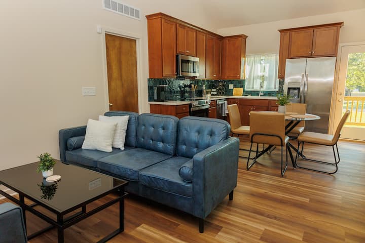 1bd, 1.5 Bath New Modern Home Near Kc Attractions - Kansas City