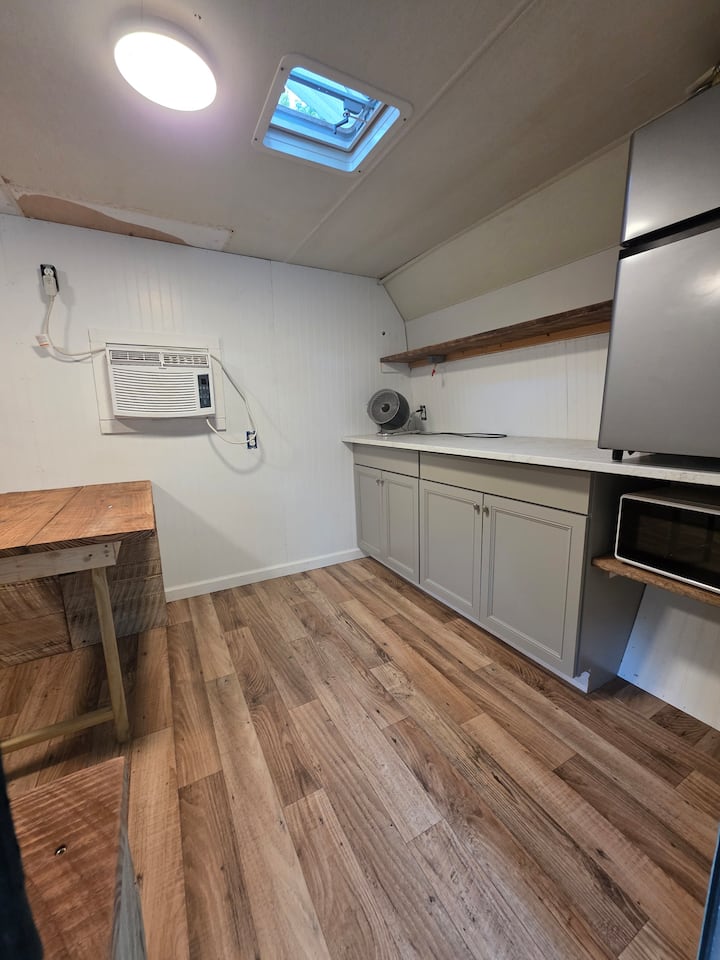 Retro Renovated Camper - Hollywood, SC