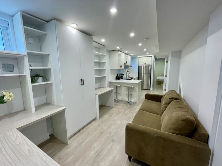 Modern Suite In Danforth - Easy Downtown Access - Toronto, ON