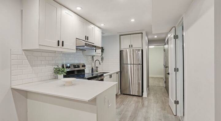 Modern Guest Suite In Danforth - Toronto