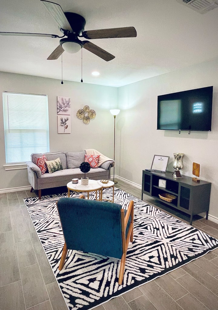 *Charming Newly Built Home* - Lufkin, TX