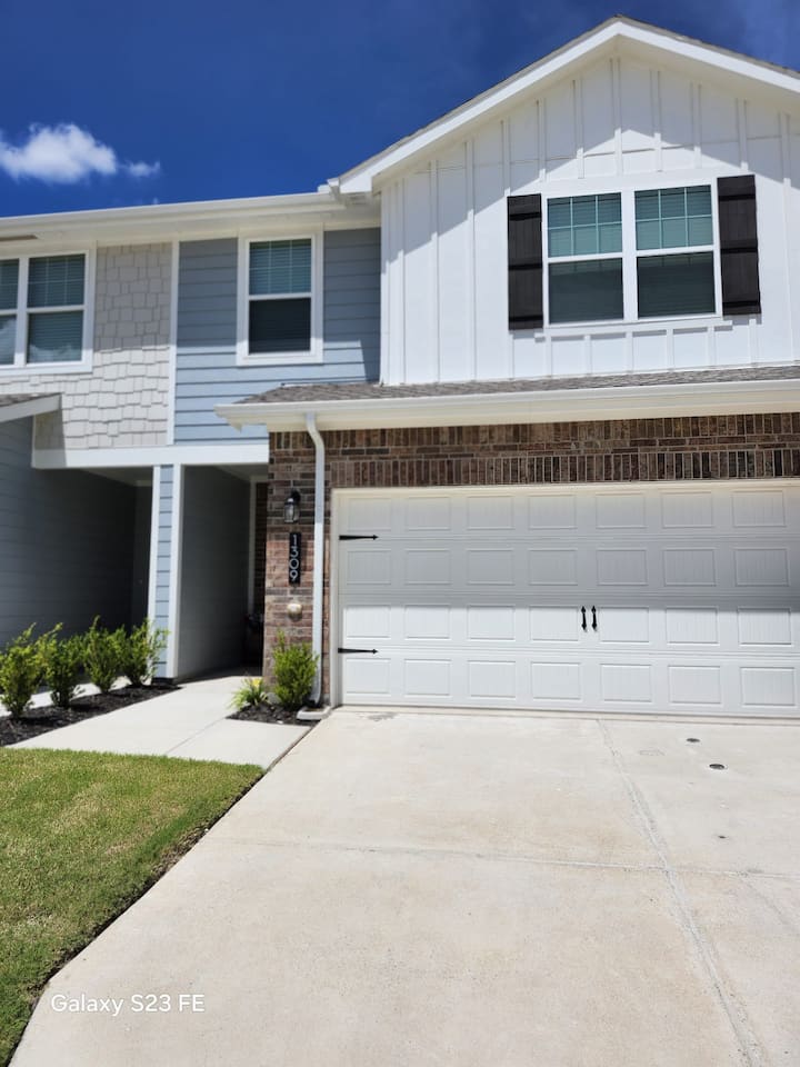 Beautiful 2 Bedroom Townhouse - Blue Ridge, TX