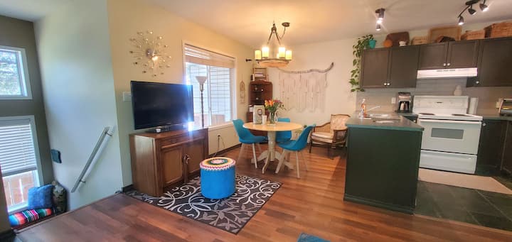 Sylvia's Guest House &Ev Charger - Invermere