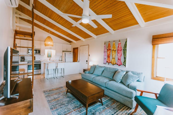 Cozy. Oceanside. Walk To Beach! 2 Pools! - Kill Devil Hills, NC